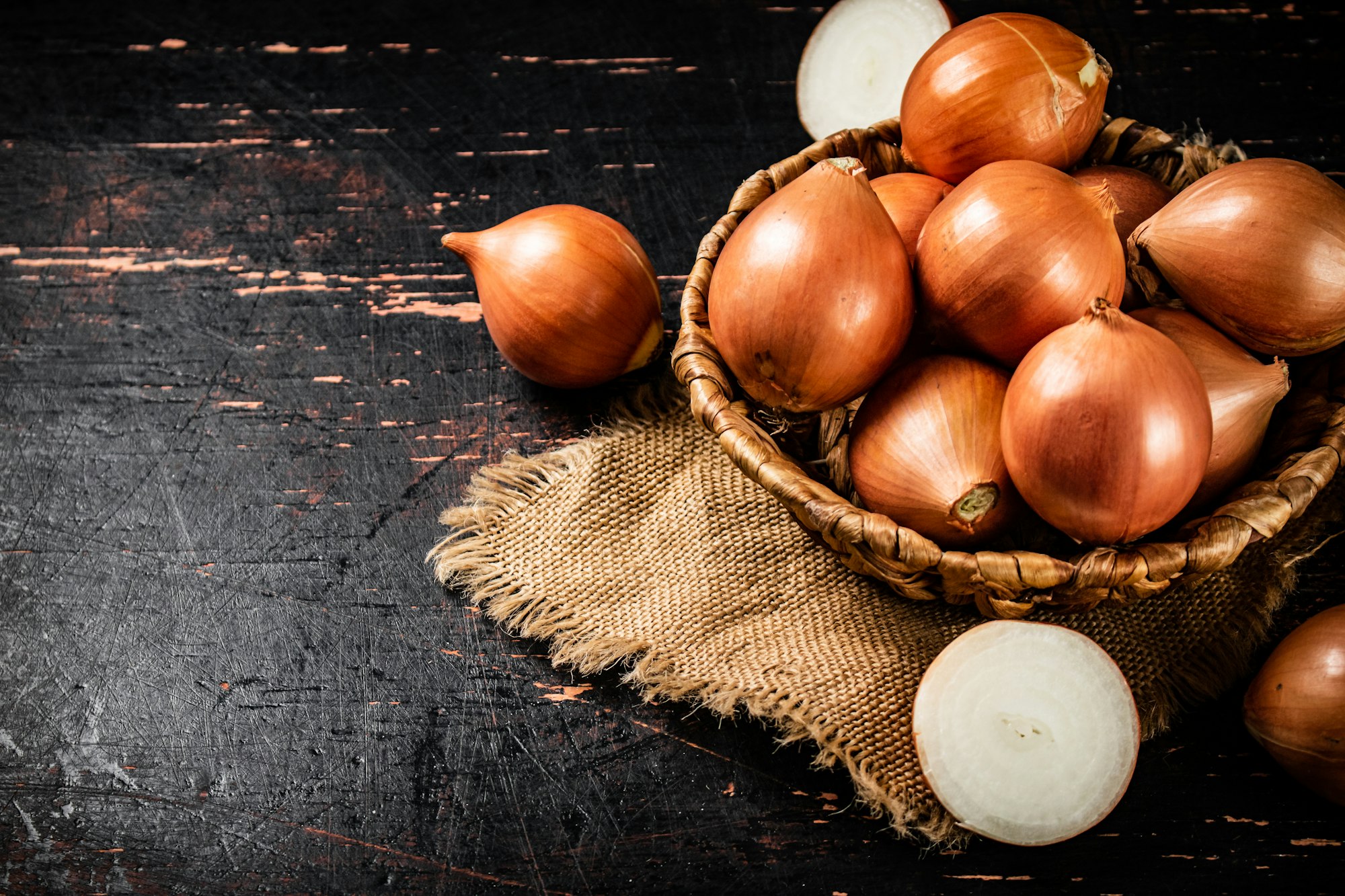 Intoxication aux oignons chez le chien : causes, symptômes, traitements ...